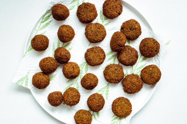 Falafel Pita Sandwich With Tahini Sauce - Non-Guilty Pleasures
